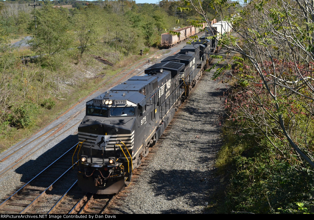 NS C40-9W 9179 leads 21M